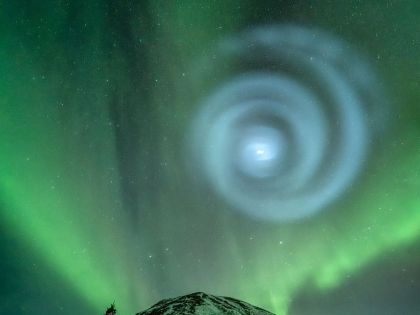 Strange spiral appears in the Alaskan night sky - The Portugal News