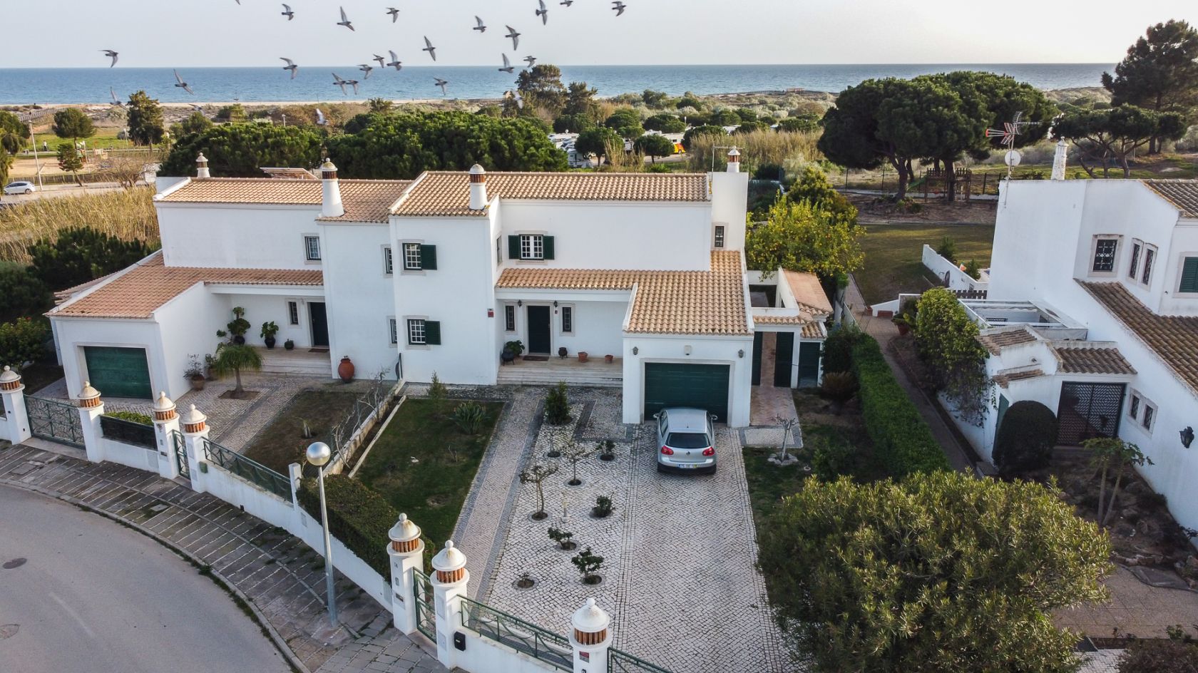 Veckans egendom - Fristående villa med 3 sovrum på första raden av ...