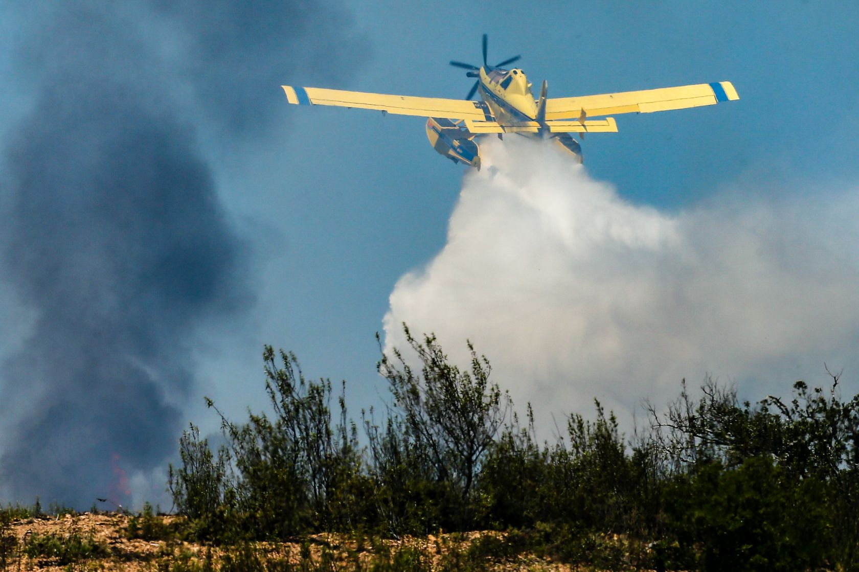 Algarve airfield welcomes firefighting planes - The Portugal News